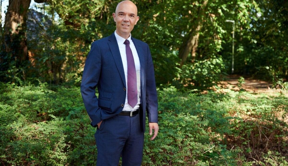 Compare the pair: How AusSuper and UniSuper stack up on internalisation ...